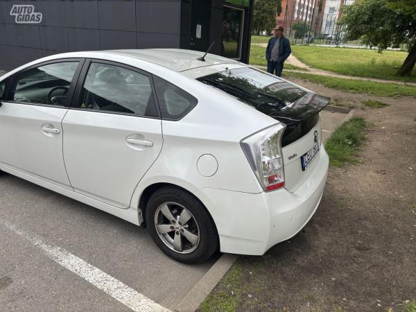 Balts Toyota Prius 2010 Viļņa, ar dzinēja tilpumu 1.80 L un nobraukumu 330 tūkst. km par 5700 €, foto 5 vietnē AUTOMOTO.COM.LV