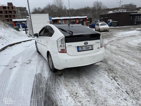 White Toyota Prius 2011 in Vilnius, with an engine capacity of 1.80 L and mileage of 530 thousand km for 5100 €, photo 6 on AUTOMOTO.COM.LV