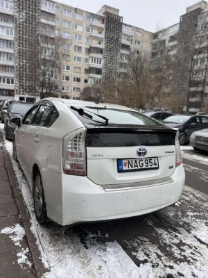 Balts Toyota Prius 2011 Viļņa, ar dzinēja tilpumu 1.80 L un nobraukumu 360 tūkst. km par 6000 €, foto 3 vietnē AUTOMOTO.COM.LV