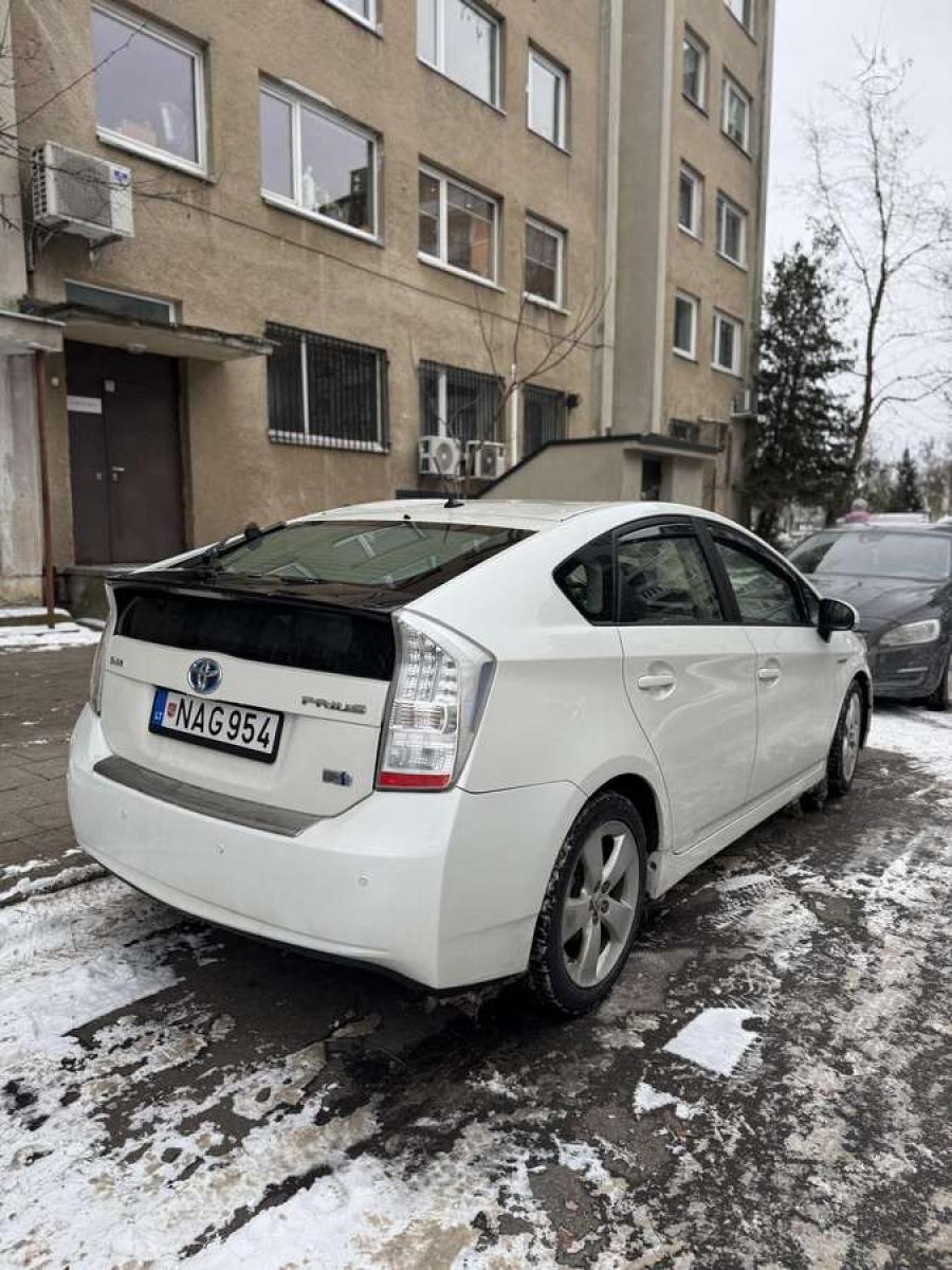 Balts Toyota Prius 2011 Viļņa, ar dzinēja tilpumu 1.80 L un nobraukumu 360 tūkst. km par 6000 €, foto 9 vietnē AUTOMOTO.COM.LV