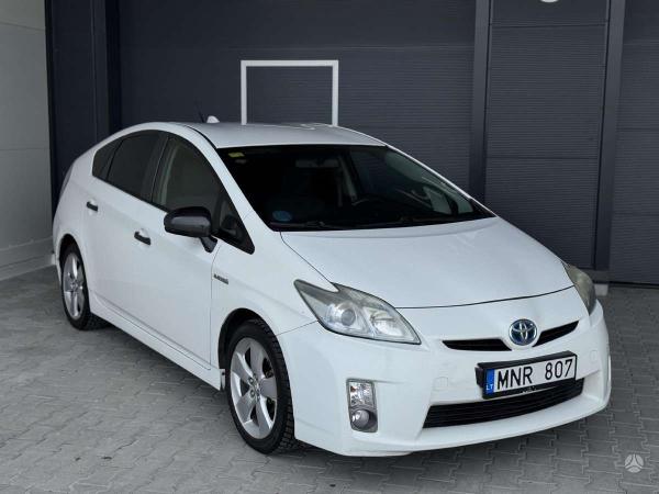 Balts Toyota Prius 2011 Viļņa, ar dzinēja tilpumu 1.80 L un nobraukumu 500 tūkst. km par 5500 €, foto 1 vietnē AUTOMOTO.COM.LV