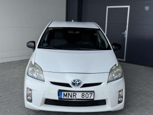 White Toyota Prius 2011 in Vilnius, with an engine capacity of 1.80 L and mileage of 500 thousand km for 5500 €, photo 2 on AUTOMOTO.COM.LV
