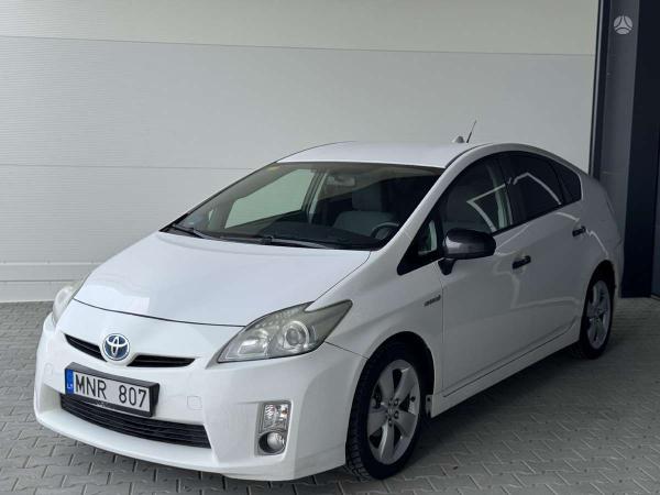 Balts Toyota Prius 2011 Viļņa, ar dzinēja tilpumu 1.80 L un nobraukumu 500 tūkst. km par 5500 €, foto 3 vietnē AUTOMOTO.COM.LV
