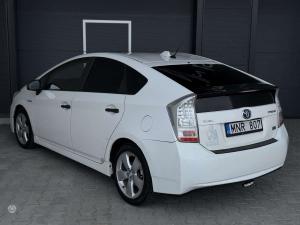 White Toyota Prius 2011 in Vilnius, with an engine capacity of 1.80 L and mileage of 500 thousand km for 5500 €, photo 4 on AUTOMOTO.COM.LV