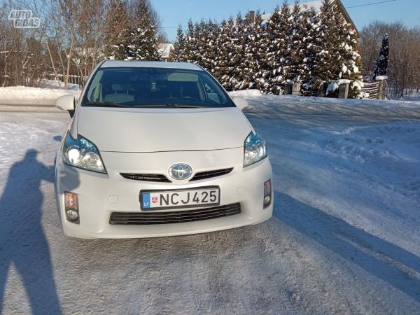 White Toyota Prius 2011 in Vilnius, with an engine capacity of 1.80 L and mileage of 183 thousand km for 6350 €, photo 2 on AUTOMOTO.COM.LV