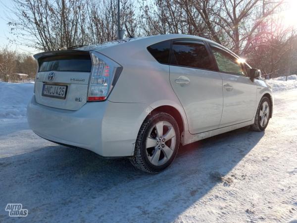 White Toyota Prius 2011 in Vilnius, with an engine capacity of 1.80 L and mileage of 183 thousand km for 6350 €, photo 7 on AUTOMOTO.COM.LV