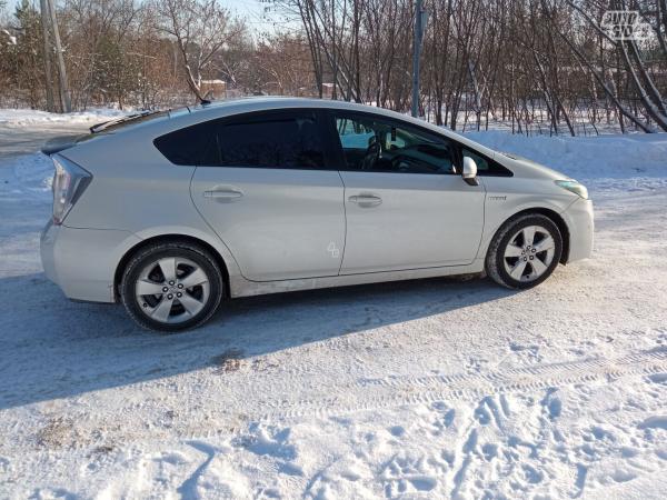 White Toyota Prius 2011 in Vilnius, with an engine capacity of 1.80 L and mileage of 183 thousand km for 6350 €, photo 8 on AUTOMOTO.COM.LV