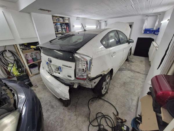 Balts Toyota Prius 2011 Kauņa, ar dzinēja tilpumu 1.80 L un nobraukumu 367 tūkst. km par 2850 €, foto 3 vietnē AUTOMOTO.COM.LV