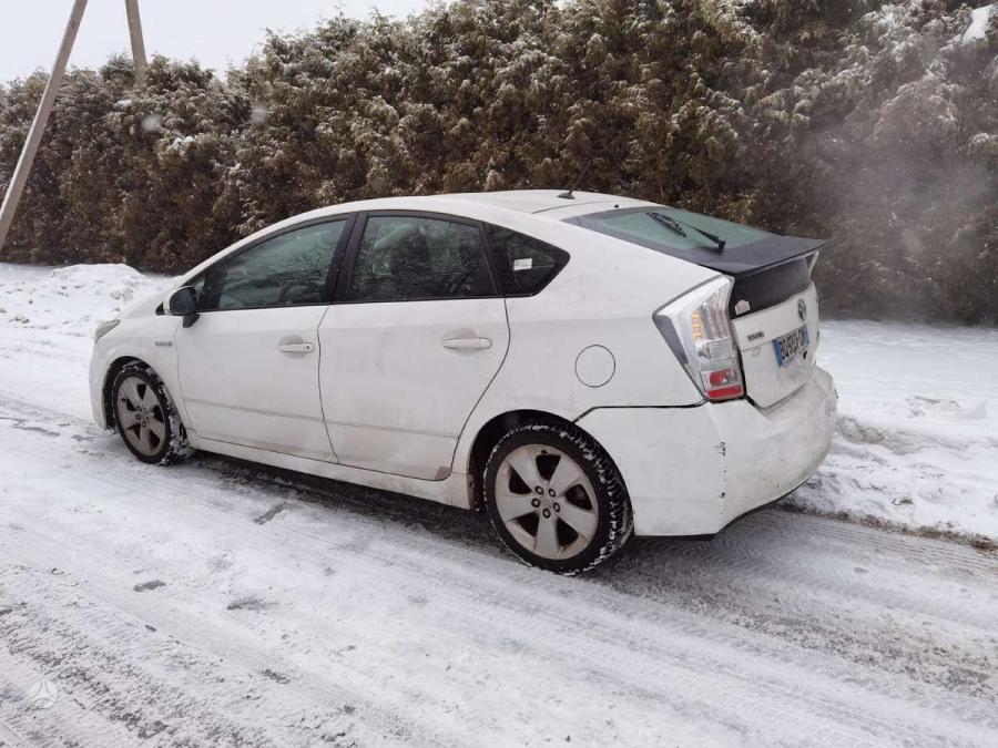 Balts Toyota Prius 2011 Kauņa, ar dzinēja tilpumu 1.80 L un nobraukumu 367 tūkst. km par 2800 €, foto 3 vietnē AUTOMOTO.COM.LV