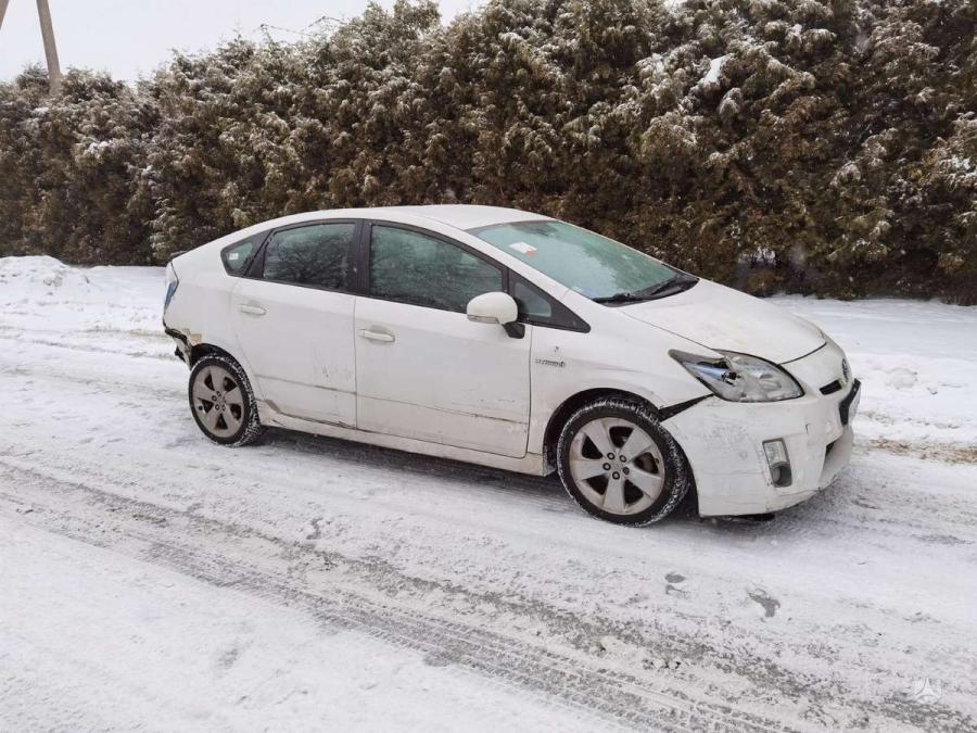 Balts Toyota Prius 2011 Kauņa, ar dzinēja tilpumu 1.80 L un nobraukumu 367 tūkst. km par 2800 €, foto 8 vietnē AUTOMOTO.COM.LV