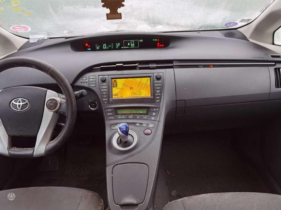 Balts Toyota Prius 2011 Kauņa, ar dzinēja tilpumu 1.80 L un nobraukumu 367 tūkst. km par 2800 €, foto 15 vietnē AUTOMOTO.COM.LV