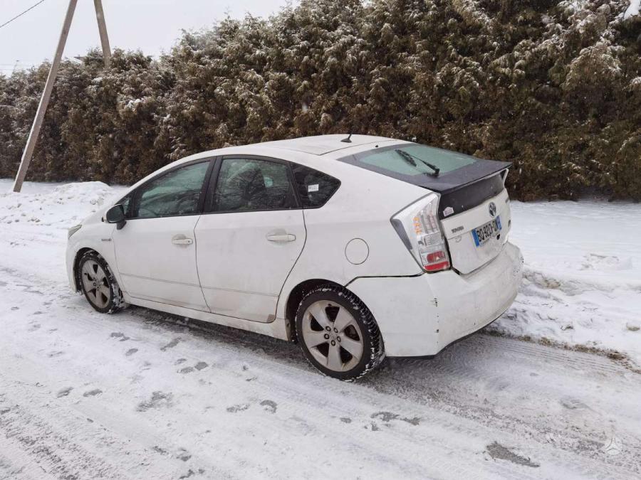 Balts Toyota Prius 2011 Kauņa, ar dzinēja tilpumu 1.80 L un nobraukumu 367 tūkst. km par 2800 €, foto 24 vietnē AUTOMOTO.COM.LV