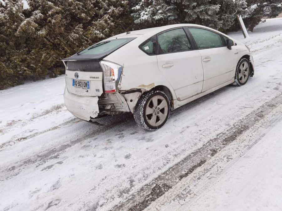 Balts Toyota Prius 2011 Kauņa, ar dzinēja tilpumu 1.80 L un nobraukumu 367 tūkst. km par 2800 €, foto 31 vietnē AUTOMOTO.COM.LV