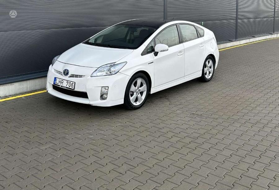 Balts Toyota Prius 2011 Viļņa, ar dzinēja tilpumu 1.80 L un nobraukumu 342 tūkst. km par 5000 €, foto 1 vietnē AUTOMOTO.COM.LV
