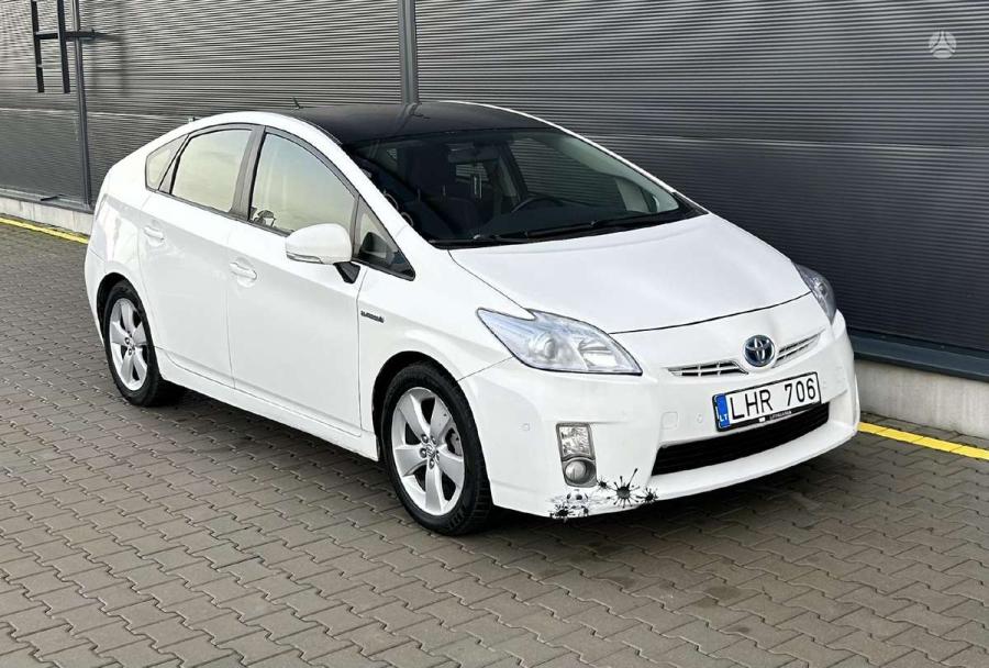 Balts Toyota Prius 2011 Viļņa, ar dzinēja tilpumu 1.80 L un nobraukumu 342 tūkst. km par 5000 €, foto 2 vietnē AUTOMOTO.COM.LV