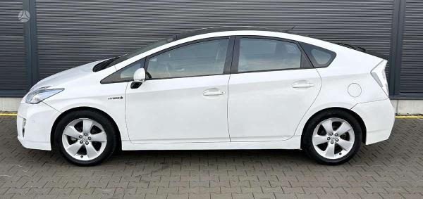 White Toyota Prius 2011 in Vilnius, with an engine capacity of 1.80 L and mileage of 342 thousand km for 5000 €, photo 4 on AUTOMOTO.COM.LV