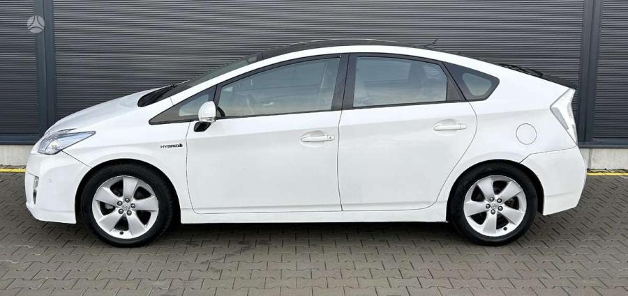 Balts Toyota Prius 2011 Viļņa, ar dzinēja tilpumu 1.80 L un nobraukumu 342 tūkst. km par 5000 €, foto 4 vietnē AUTOMOTO.COM.LV