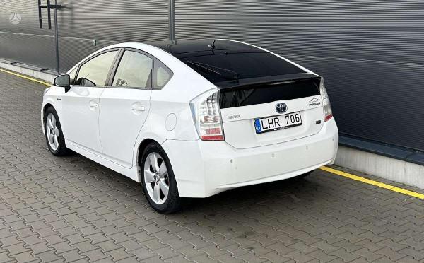White Toyota Prius 2011 in Vilnius, with an engine capacity of 1.80 L and mileage of 342 thousand km for 5000 €, photo 6 on AUTOMOTO.COM.LV