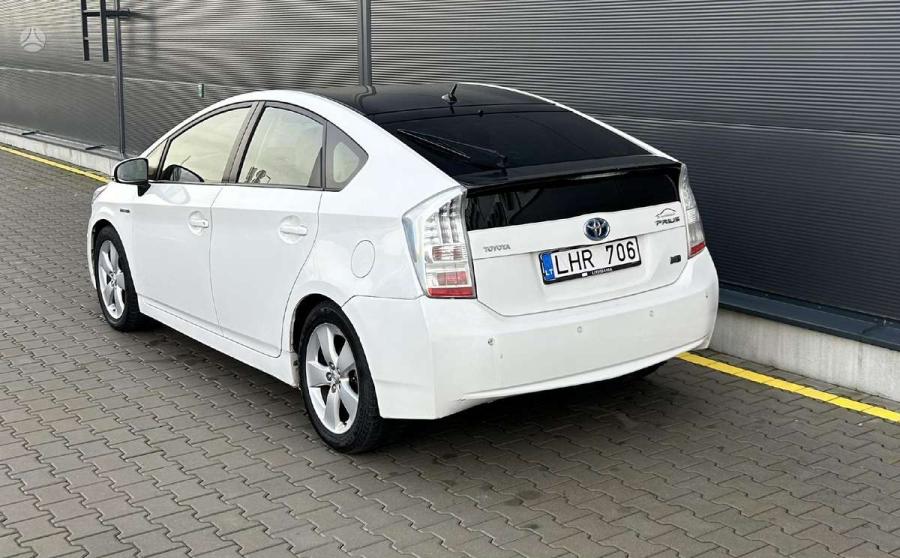 Balts Toyota Prius 2011 Viļņa, ar dzinēja tilpumu 1.80 L un nobraukumu 342 tūkst. km par 5000 €, foto 6 vietnē AUTOMOTO.COM.LV