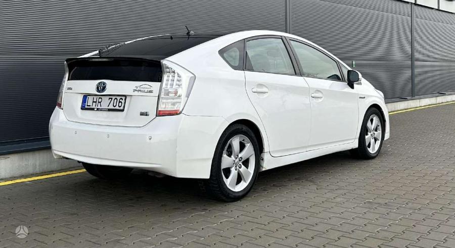 Balts Toyota Prius 2011 Viļņa, ar dzinēja tilpumu 1.80 L un nobraukumu 342 tūkst. km par 5000 €, foto 8 vietnē AUTOMOTO.COM.LV