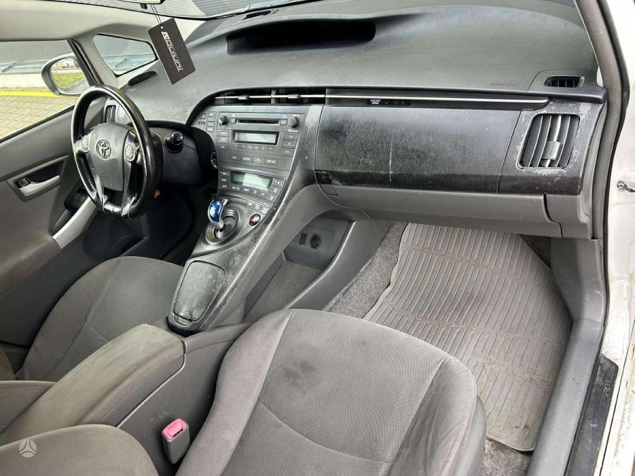 Balts Toyota Prius 2011 Viļņa, ar dzinēja tilpumu 1.80 L un nobraukumu 342 tūkst. km par 5000 €, foto 10 vietnē AUTOMOTO.COM.LV