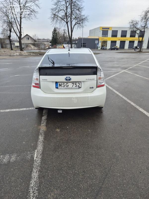 Balts Toyota Prius 2011 Panevēža, ar dzinēja tilpumu 1.80 L un nobraukumu 352 tūkst. km par 5900 €, foto 2 vietnē AUTOMOTO.COM.LV
