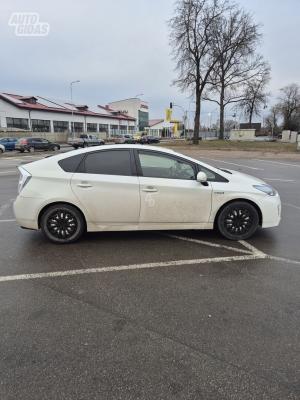 Balts Toyota Prius 2011 Panevēža, ar dzinēja tilpumu 1.80 L un nobraukumu 352 tūkst. km par 5900 €, foto 5 vietnē AUTOMOTO.COM.LV