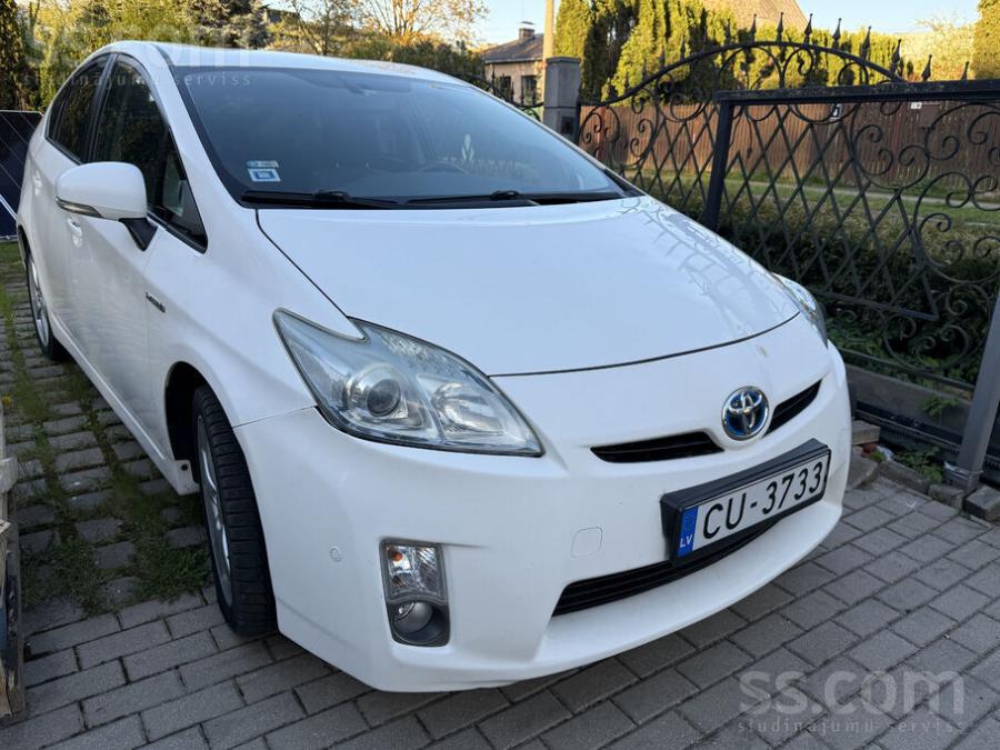 Balts Toyota Prius 2011 Rīga, ar dzinēja tilpumu 1.80 L un nobraukumu 187 tūkst. km par 6300 €, foto 1 vietnē AUTOMOTO.COM.LV