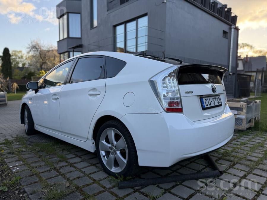 Balts Toyota Prius 2011 Rīga, ar dzinēja tilpumu 1.80 L un nobraukumu 187 tūkst. km par 6300 €, foto 4 vietnē AUTOMOTO.COM.LV