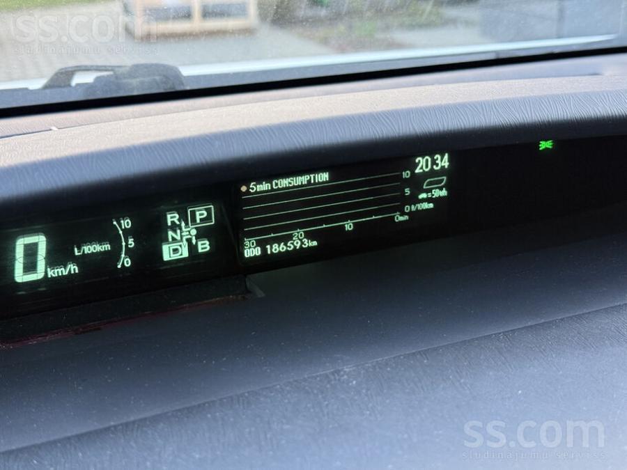 Balts Toyota Prius 2011 Rīga, ar dzinēja tilpumu 1.80 L un nobraukumu 187 tūkst. km par 6300 €, foto 15 vietnē AUTOMOTO.COM.LV