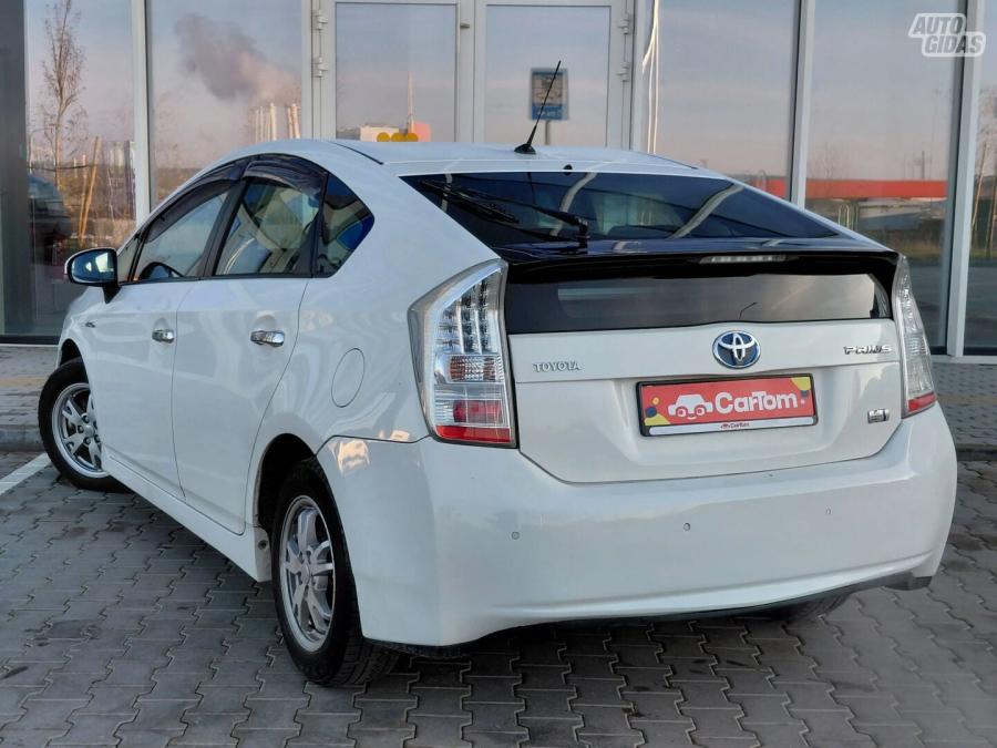 Balts Toyota Prius 2011 Viļņa, ar dzinēja tilpumu 1.80 L un nobraukumu 386 tūkst. km par 4900 €, foto 5 vietnē AUTOMOTO.COM.LV