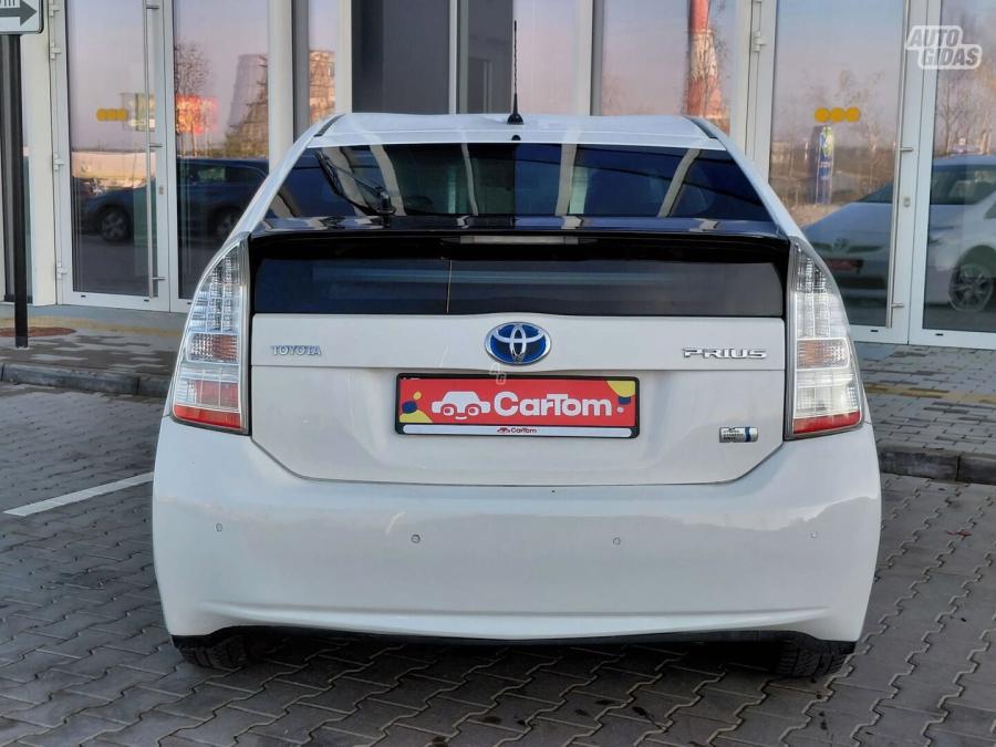 Balts Toyota Prius 2011 Viļņa, ar dzinēja tilpumu 1.80 L un nobraukumu 386 tūkst. km par 4900 €, foto 6 vietnē AUTOMOTO.COM.LV