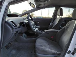 Balts Toyota Prius 2011 Viļņa, ar dzinēja tilpumu 1.80 L un nobraukumu 386 tūkst. km par 4900 €, foto 7 vietnē AUTOMOTO.COM.LV