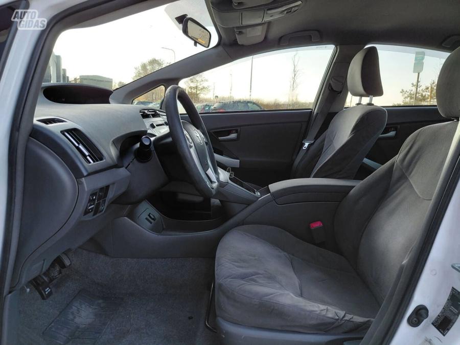 Balts Toyota Prius 2011 Viļņa, ar dzinēja tilpumu 1.80 L un nobraukumu 386 tūkst. km par 4900 €, foto 7 vietnē AUTOMOTO.COM.LV