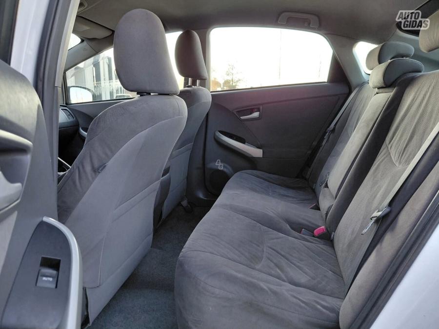Balts Toyota Prius 2011 Viļņa, ar dzinēja tilpumu 1.80 L un nobraukumu 386 tūkst. km par 4900 €, foto 9 vietnē AUTOMOTO.COM.LV