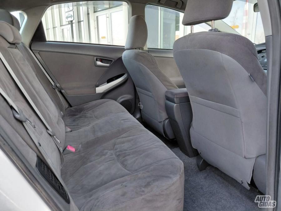 Balts Toyota Prius 2011 Viļņa, ar dzinēja tilpumu 1.80 L un nobraukumu 386 tūkst. km par 4900 €, foto 11 vietnē AUTOMOTO.COM.LV