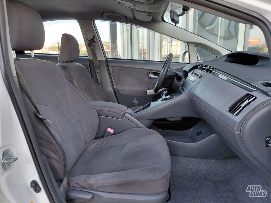 Balts Toyota Prius 2011 Viļņa, ar dzinēja tilpumu 1.80 L un nobraukumu 386 tūkst. km par 4900 €, foto 13 vietnē AUTOMOTO.COM.LV