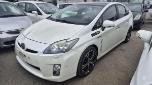 White Toyota Prius 2011 in Kaunas, with an engine capacity of 1.80 L and mileage of 321 thousand km for 4600 €, photo  on AUTOMOTO.COM.LV
