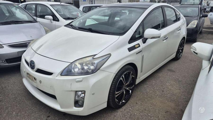 Balts Toyota Prius 2011 Kauņa, ar dzinēja tilpumu 1.80 L un nobraukumu 321 tūkst. km par 4600 €, foto 1 vietnē AUTOMOTO.COM.LV