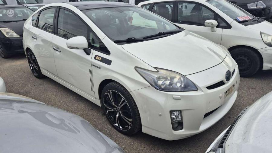Balts Toyota Prius 2011 Kauņa, ar dzinēja tilpumu 1.80 L un nobraukumu 321 tūkst. km par 4600 €, foto 3 vietnē AUTOMOTO.COM.LV