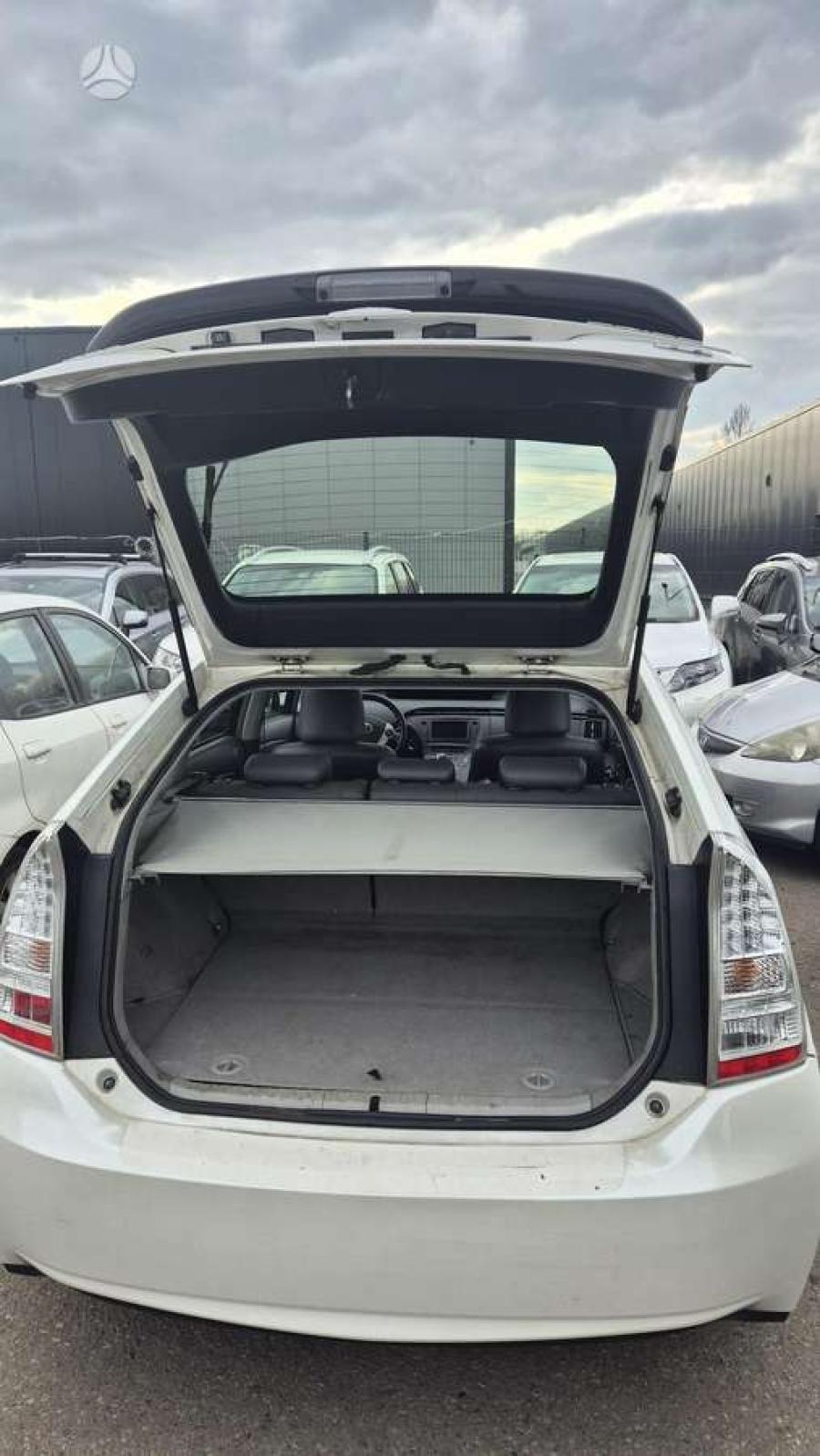 Balts Toyota Prius 2011 Kauņa, ar dzinēja tilpumu 1.80 L un nobraukumu 321 tūkst. km par 4600 €, foto 10 vietnē AUTOMOTO.COM.LV