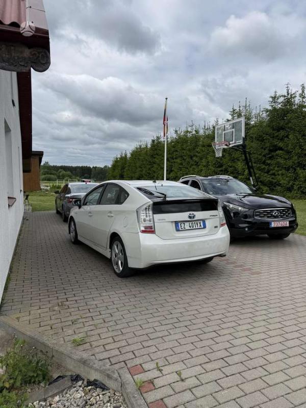 Balts Toyota Prius 2011 Viļņa, ar dzinēja tilpumu 1.80 L un nobraukumu 320 tūkst. km par 5750 €, foto 3 vietnē AUTOMOTO.COM.LV