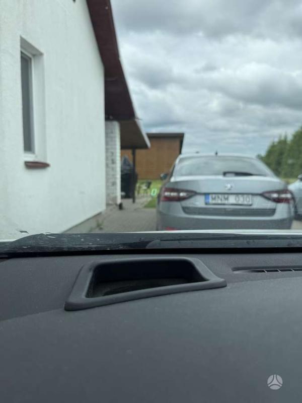 Balts Toyota Prius 2011 Viļņa, ar dzinēja tilpumu 1.80 L un nobraukumu 320 tūkst. km par 5750 €, foto 5 vietnē AUTOMOTO.COM.LV