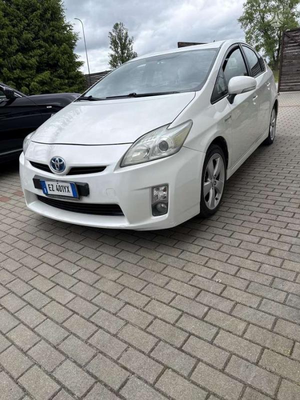 Balts Toyota Prius 2011 Viļņa, ar dzinēja tilpumu 1.80 L un nobraukumu 320 tūkst. km par 5750 €, foto 8 vietnē AUTOMOTO.COM.LV