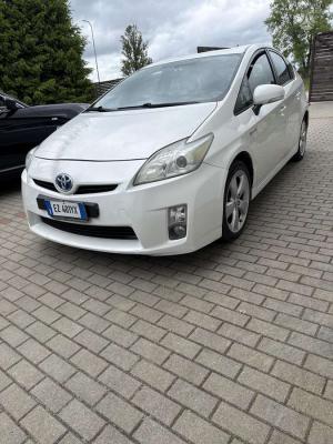 White Toyota Prius 2011 in Vilnius, with an engine capacity of 1.80 L and mileage of 320 thousand km for 5750 €, photo 9 on AUTOMOTO.COM.LV