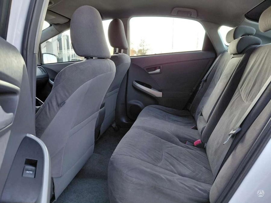 Balts Toyota Prius 2011 Viļņa, ar dzinēja tilpumu 1.80 L un nobraukumu 386 tūkst. km par 4900 €, foto 9 vietnē AUTOMOTO.COM.LV