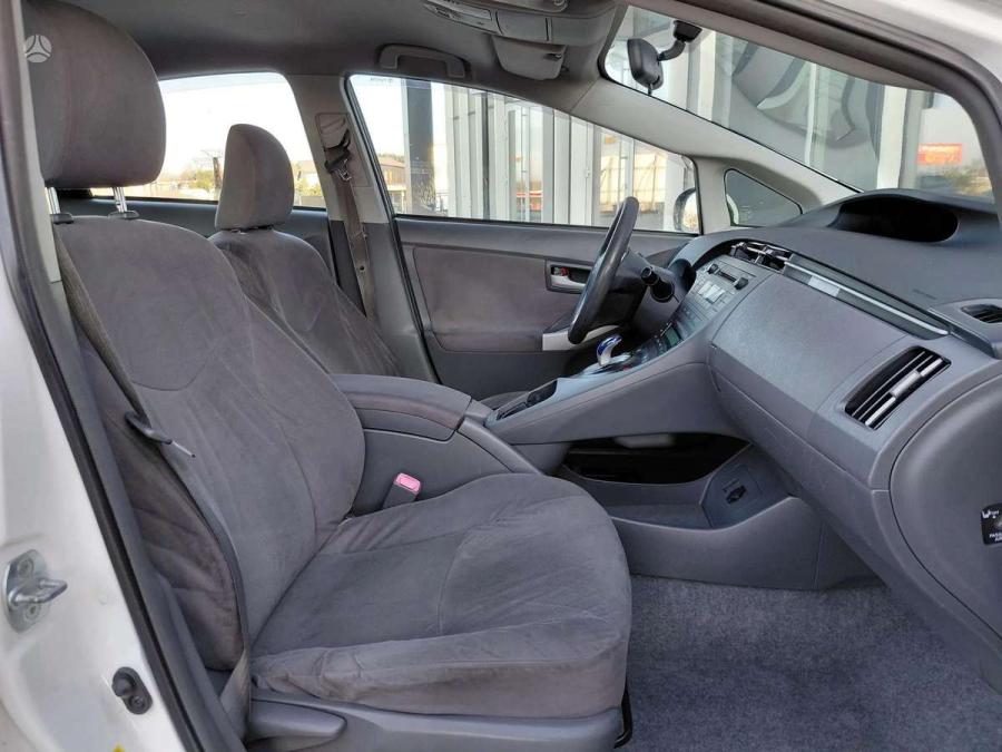 Balts Toyota Prius 2011 Viļņa, ar dzinēja tilpumu 1.80 L un nobraukumu 386 tūkst. km par 4900 €, foto 13 vietnē AUTOMOTO.COM.LV