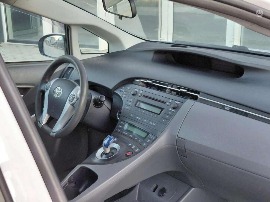 Balts Toyota Prius 2011 Viļņa, ar dzinēja tilpumu 1.80 L un nobraukumu 386 tūkst. km par 4900 €, foto 14 vietnē AUTOMOTO.COM.LV