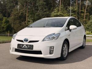 Balts Toyota Prius 2011 Viļņa, ar dzinēja tilpumu 1.80 L un nobraukumu 335 tūkst. km par 3950 €, foto  vietnē AUTOMOTO.COM.LV