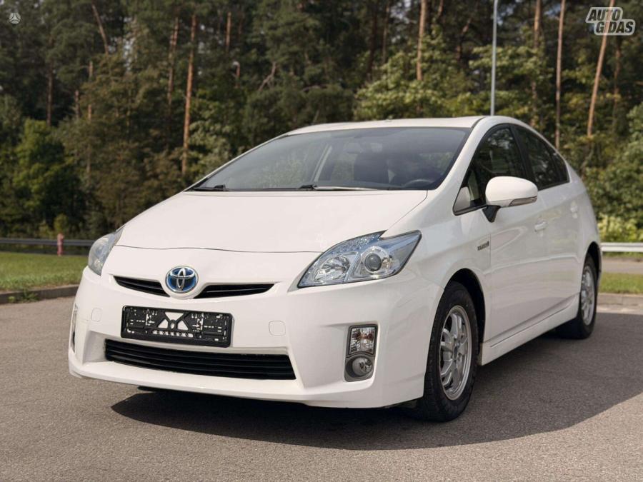 Balts Toyota Prius 2011 Viļņa, ar dzinēja tilpumu 1.80 L un nobraukumu 335 tūkst. km par 3950 €, foto 1 vietnē AUTOMOTO.COM.LV